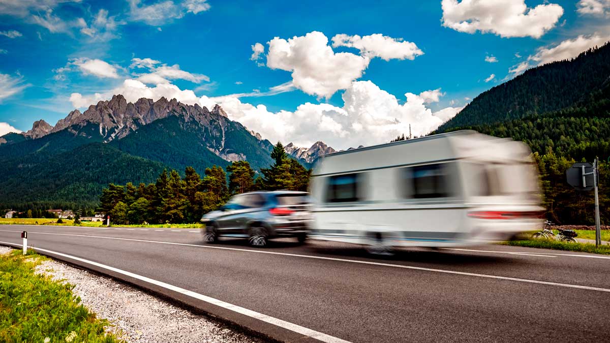 Carnet de turismo con remolque B+E | Urbano Autoescuelas